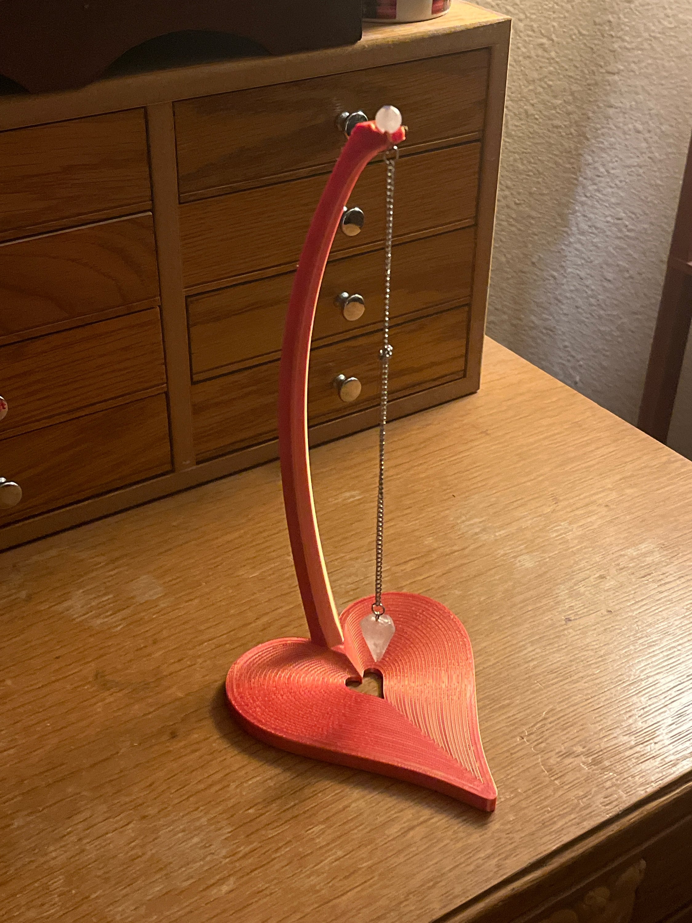 Heart Stand for Jewelry or Pendulums (3D Printed PLA Plastic) – 3D Concepts